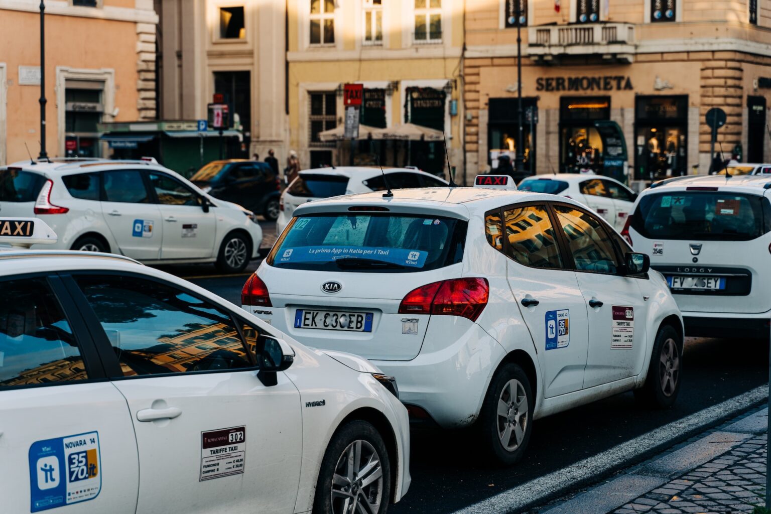 Uber in Rome (2025): Prices, Tips & Best Alternatives
