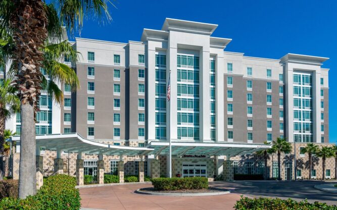 Tampa Airport: All about the Terminals, Parking, Lounges and Hotels