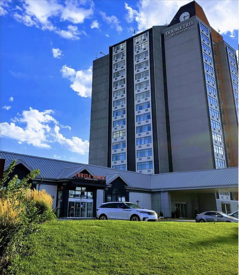 Toronto Airport: Terminals, Parking, Lounges & Nearby Hotels