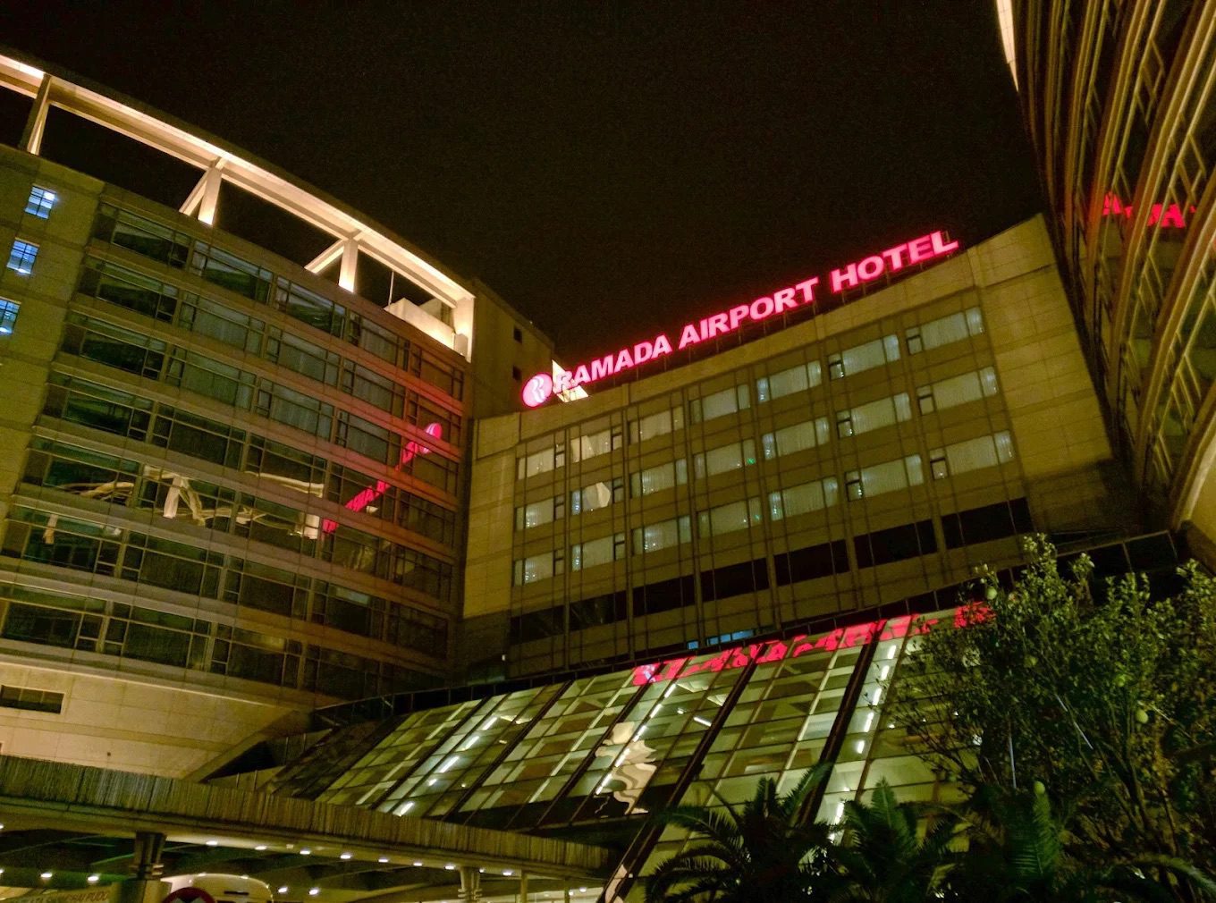 Shanghai Pudong Airport: Terminals, Parking, Lounges & Hotels